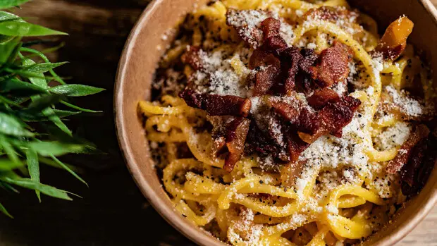 Financial Times: «Carbonara? American. Parmesan cheese? The original ...