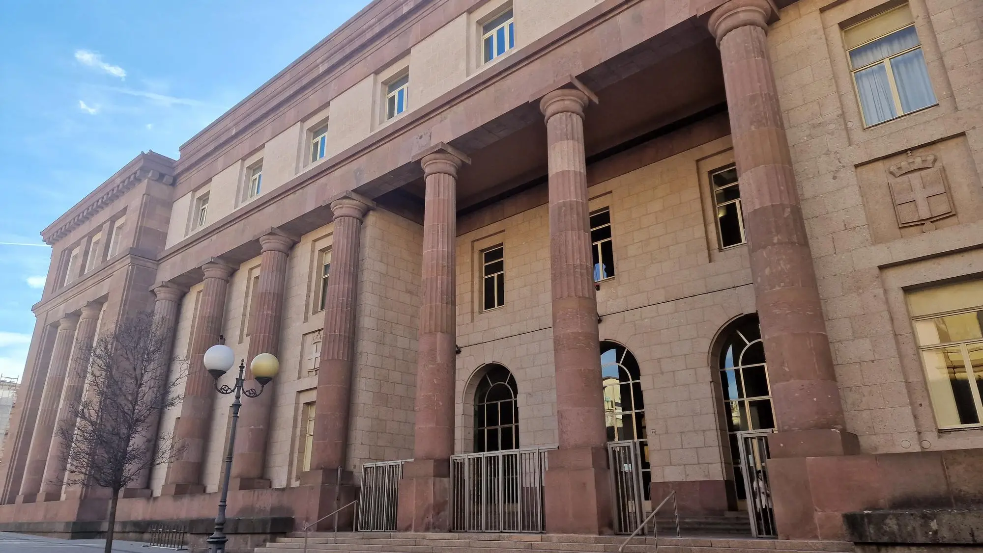 Buttafuori accoltellato a Sassari: 25enne condannato a 2 anni e 8 mesi ...