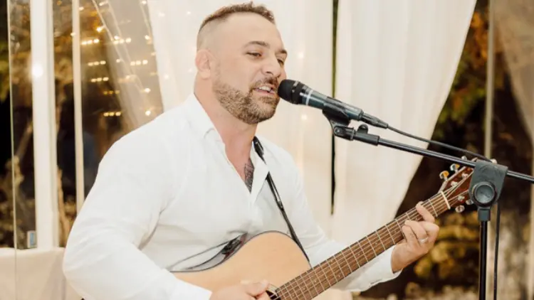 Il cantante di Capoterra Enrico Leonello secondo al premio “Mia Martini”