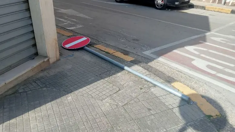 Porto Torres, road signs uprooted: three vandals identified, one is a ...