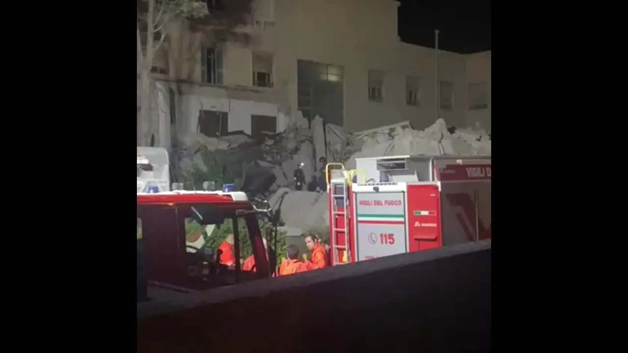 Cagliari, tra le macerie dell'edificio crollato - L'Unione Sarda.it