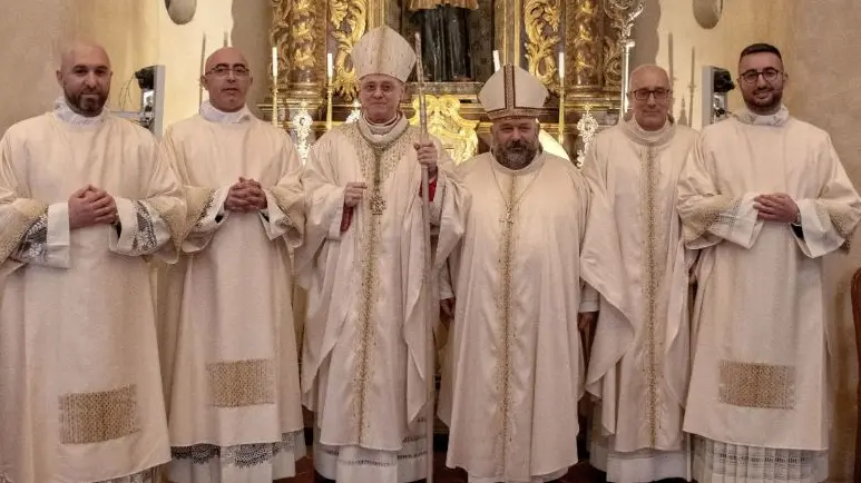 Cerimonia di ordinazione: tre nuovi presbiteri nella diocesi Alghero ...
