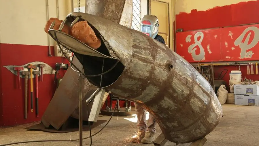 The artist of invisible sculptures returns to his Sardinia with a work ...