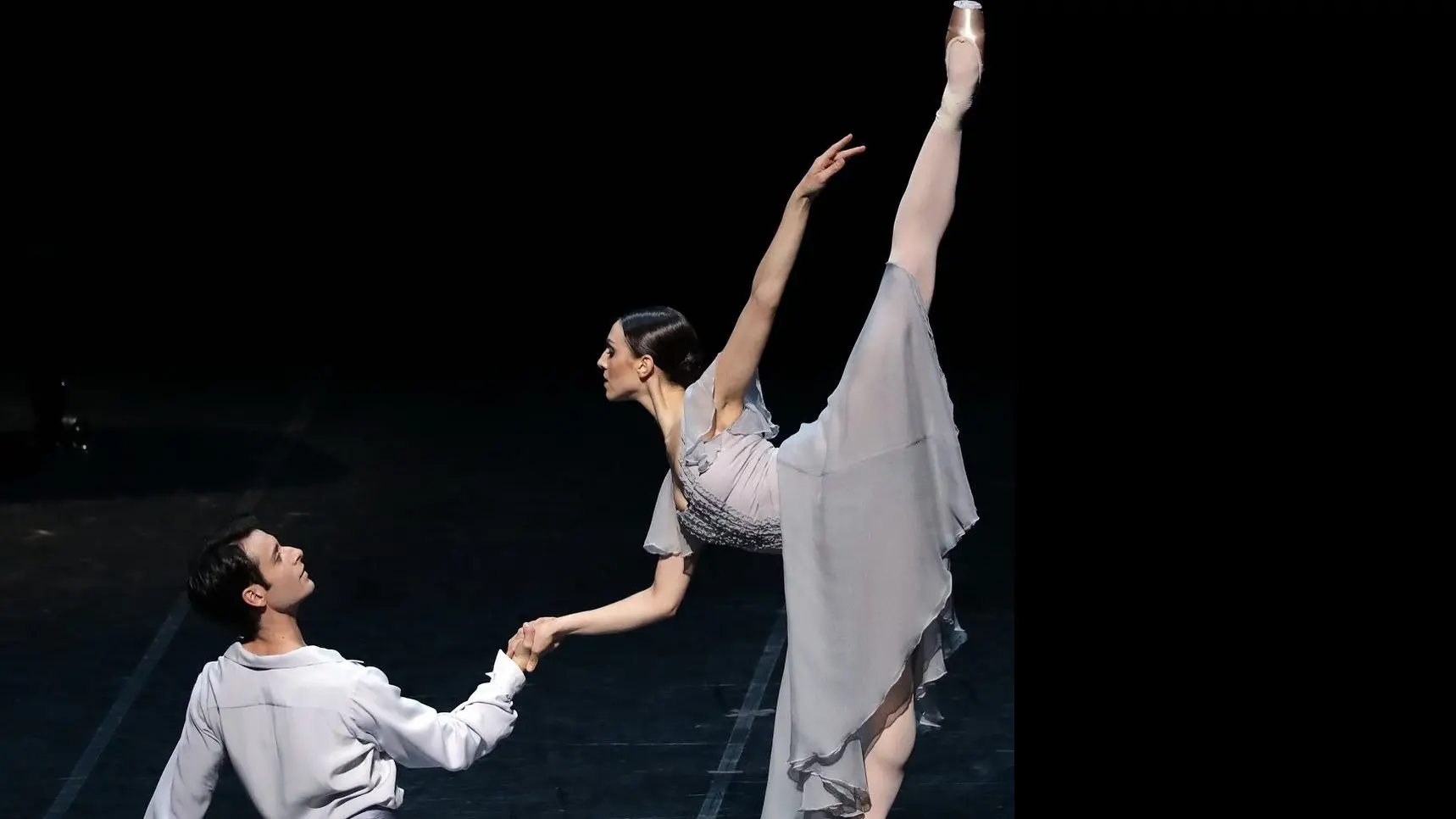 I ballerini del Teatro alla Scala festeggiano a Sassari l'associazione Arabesque