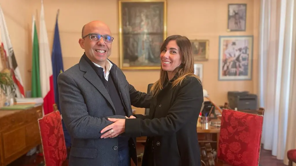 Oristano, nach 30 Tagen des Wartens vervollständigt der Bürgermeister ...