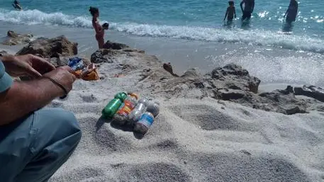 «Cari turisti, cosa ve ne fate di sabbia e sassi rubati dal nostro ...