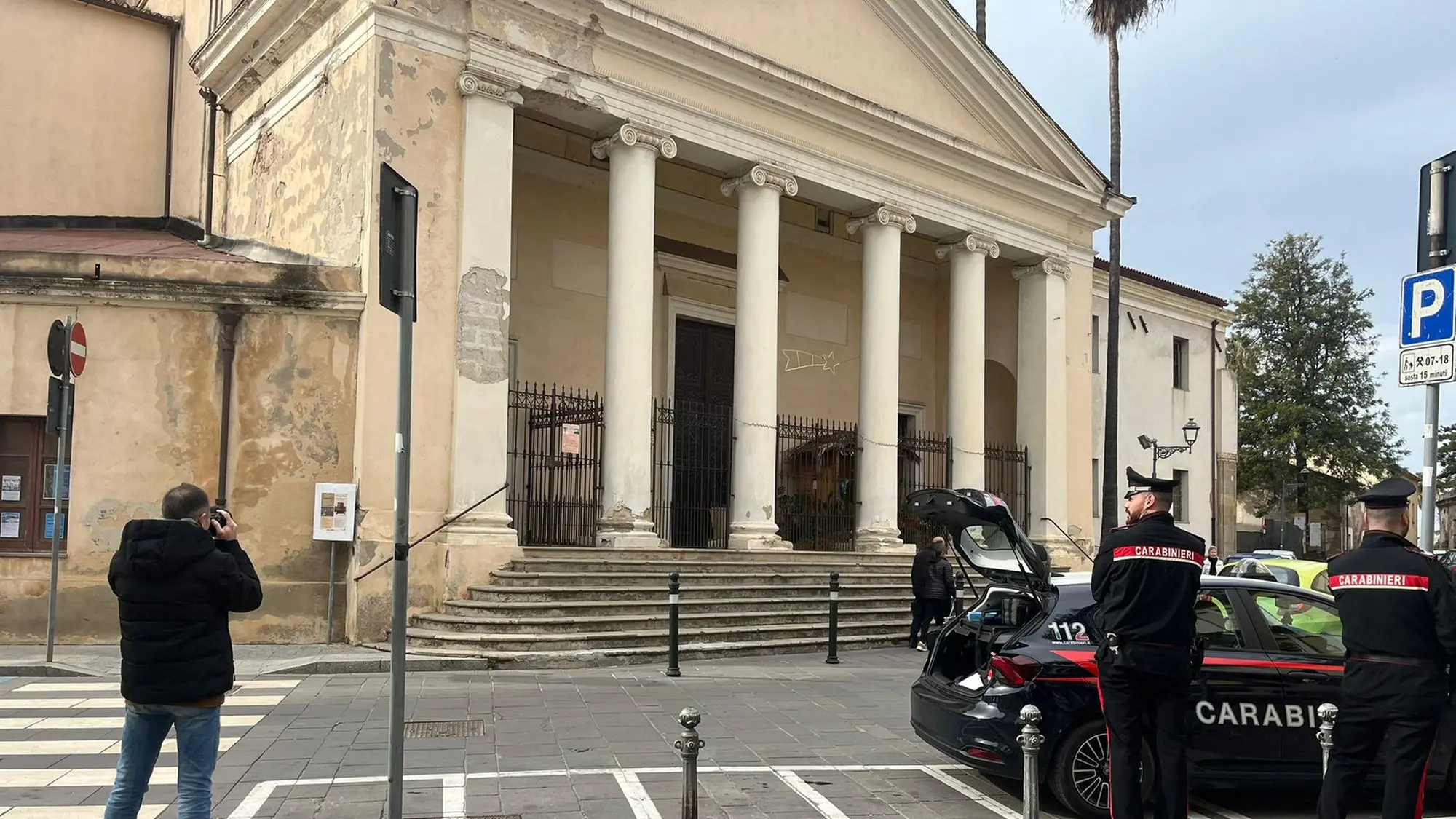 Oristano, raid vandalico nella chiesa di San Francesco: oggetti ...