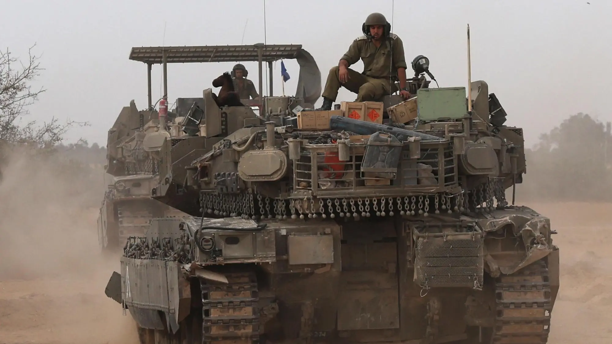 The Israeli army masses tanks at the Rafah crossing: imminent offensive ...