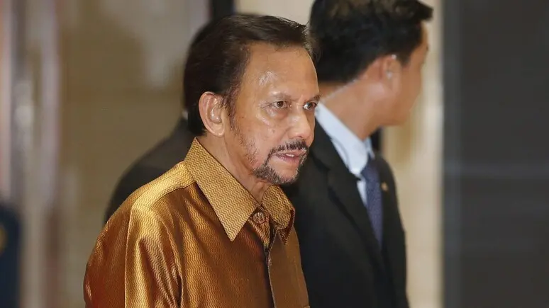 Der (sehr reiche) Sultan von Brunei fliegt nach Porto Rotondo: Er will ...