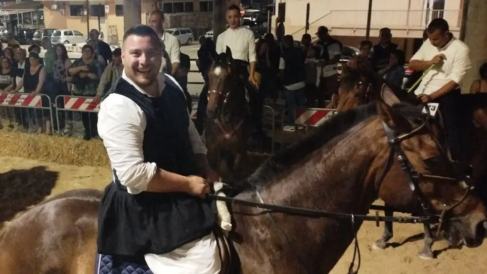 Palio di Santu Bainzu: trionfo degli anelli per il cavaliere Gavino ...