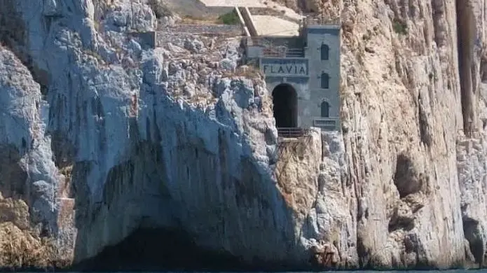 Porto Flavia: storia, come arrivare e cosa vedere