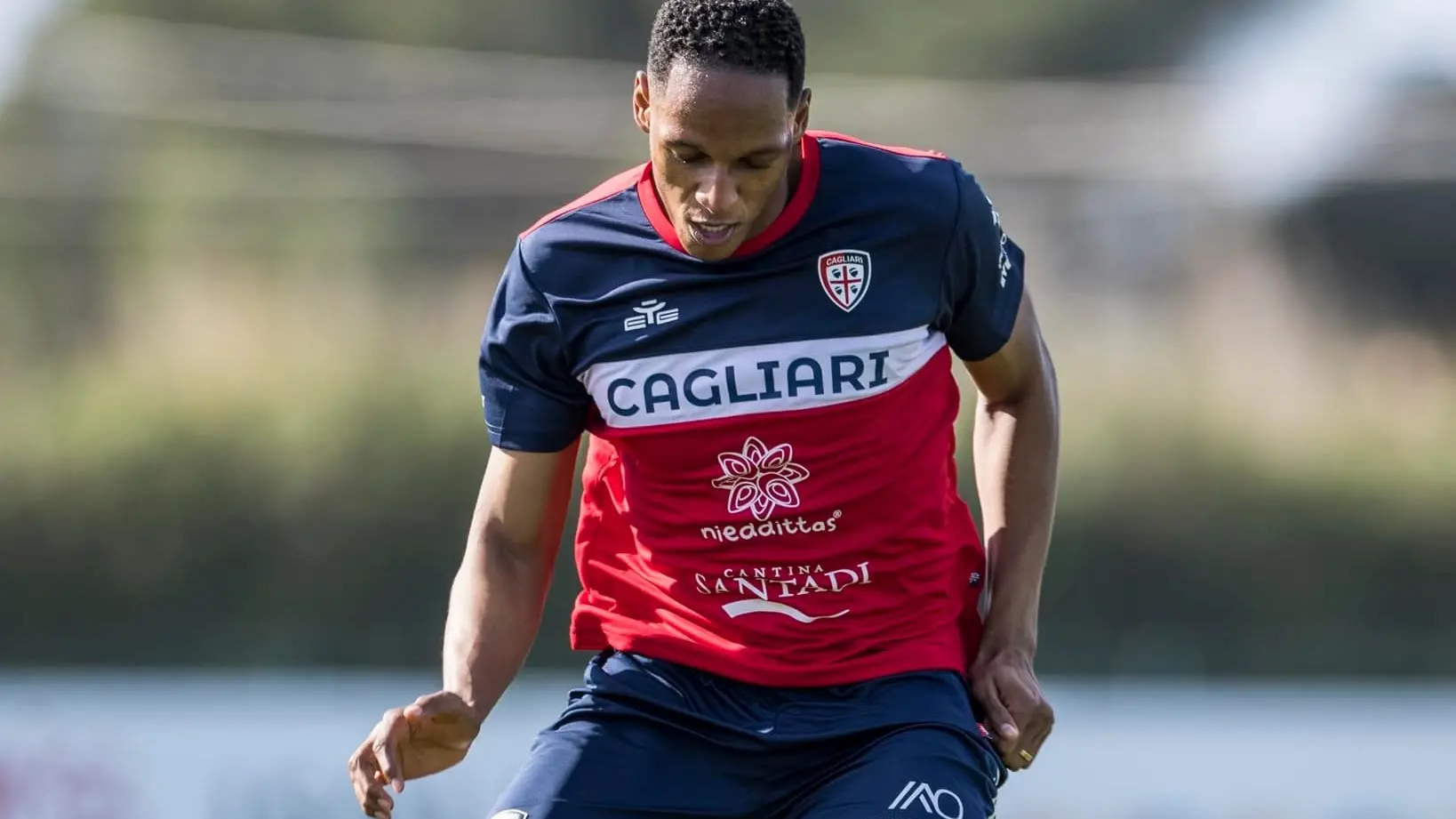 Cagliari, Mina's press conference