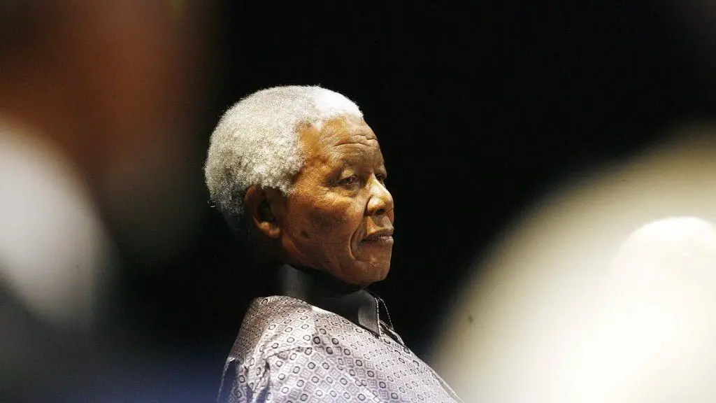 Mandela, tutto il mondo trattiene il fiatoUn amico: "E' tempo di ...