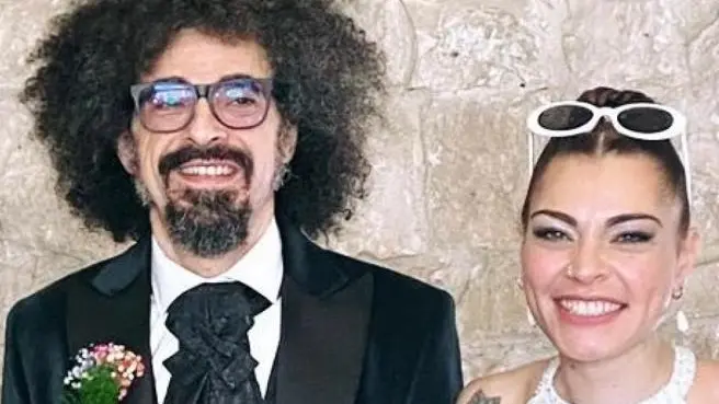 Caparezza si sposa: il sì alla storica compagna Albina