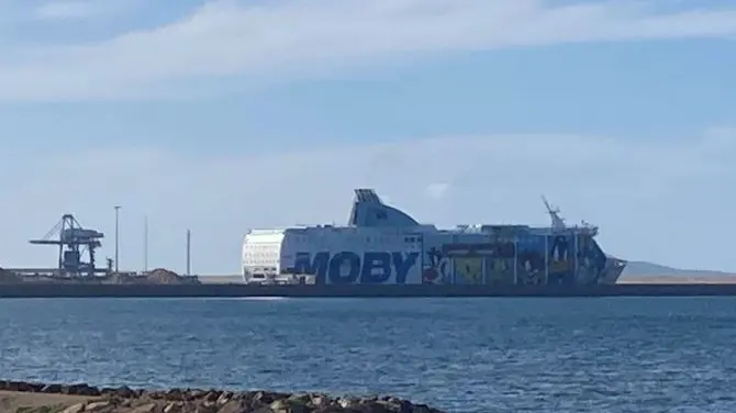 Maestrale fino a 80 Km/h: a Porto Torres corse cancellate, Moby dirottata a Olbia