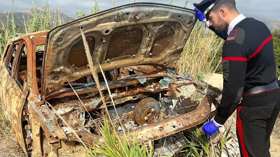 He sets fire to a car and then flees: a 38-year-old from Dorgali ...