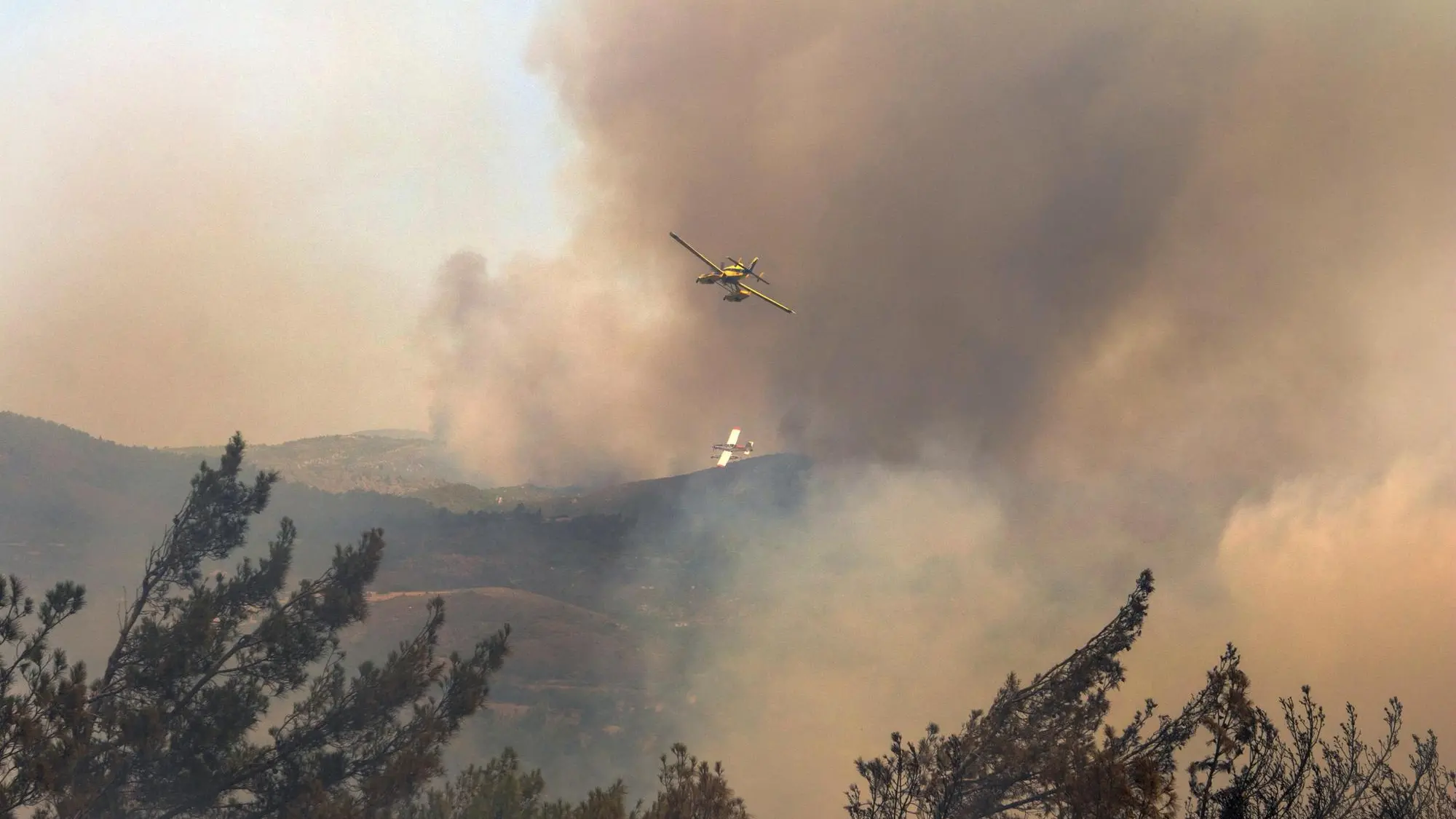 Hell of fire in Rhodes and Corfu: the flames continue to advance - L ...