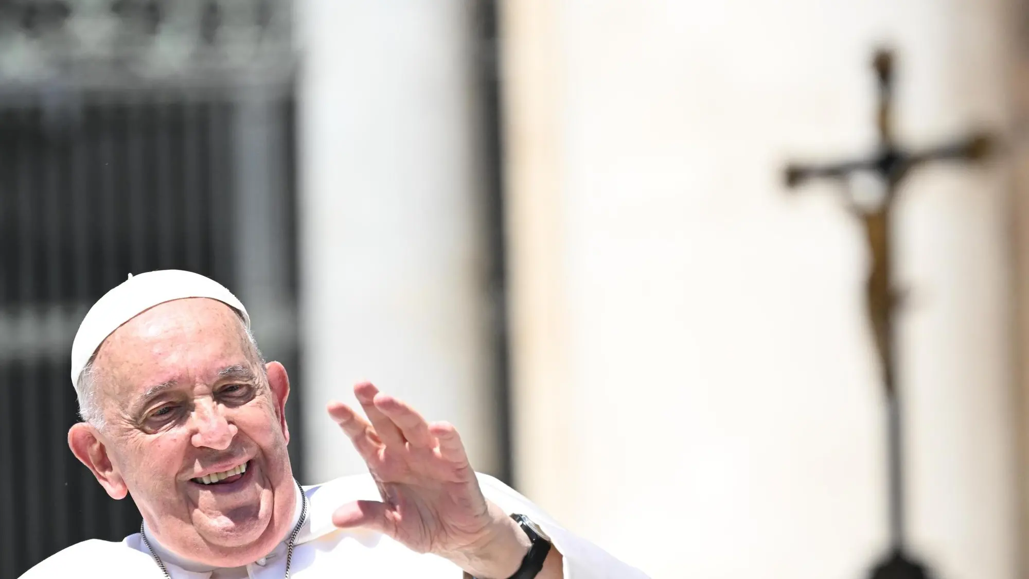 The Pope: «Homilies must not exceed eight minutes or people will fall ...