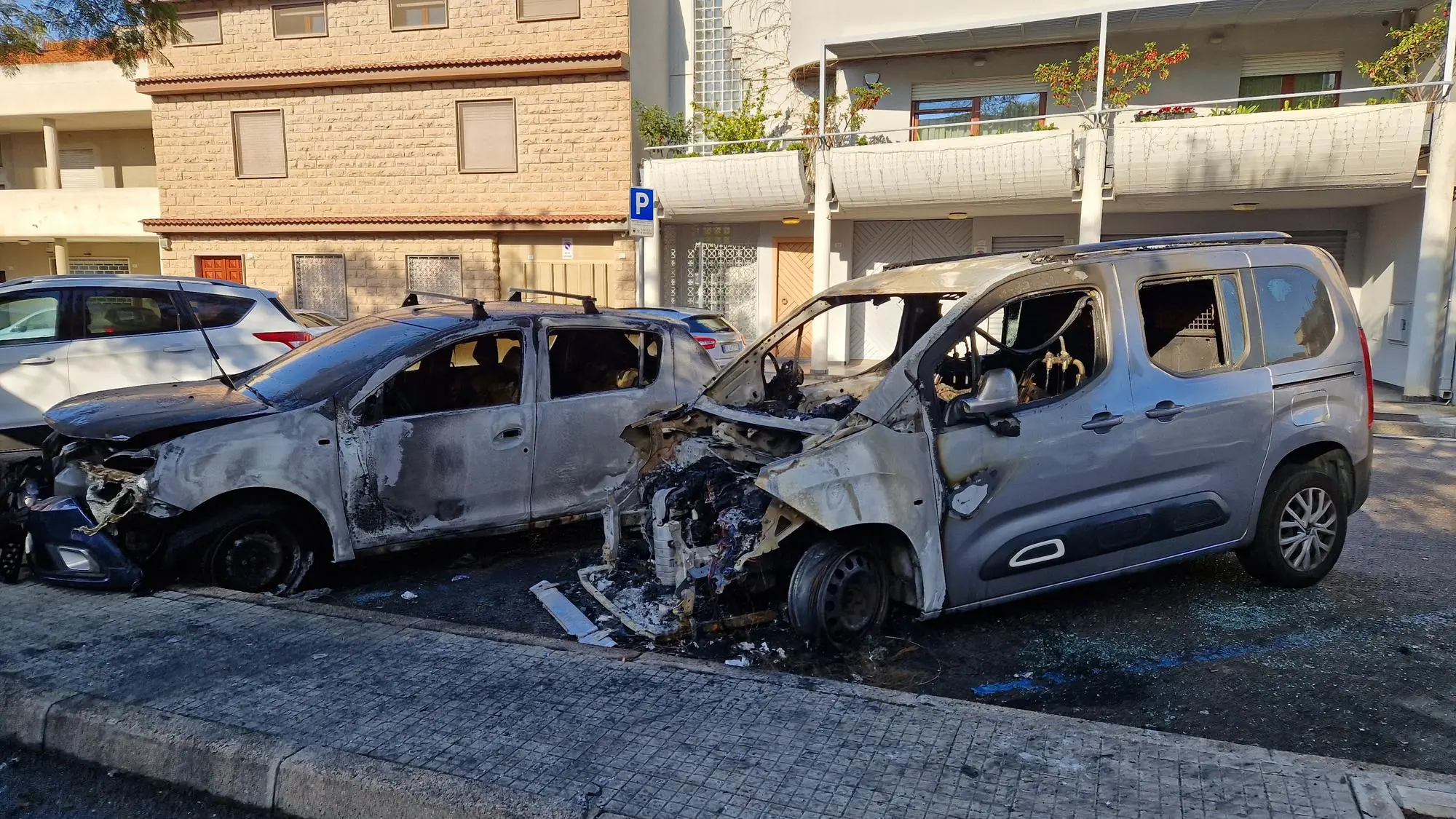 Quartu, two cars set on fire during the celebrations in via Porcu