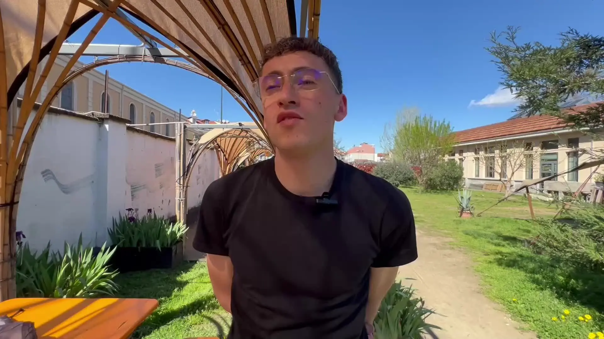 “Non guardare giù”, il nuovo album del rapper Tredici Pietro: «Papà ...