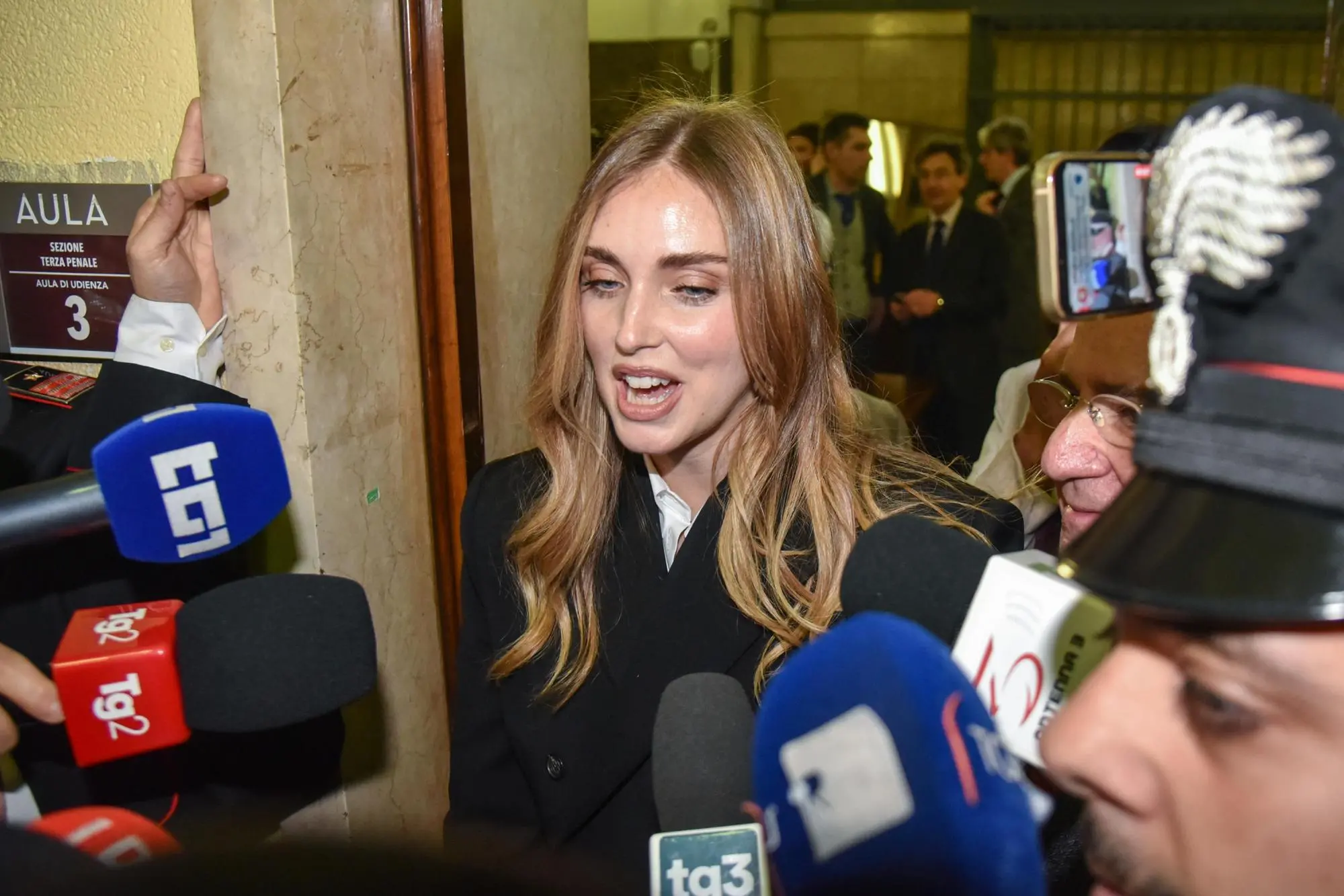 Fabrizio Corona davanti ai pm dopo la denuncia di Signorini: è indagato ...