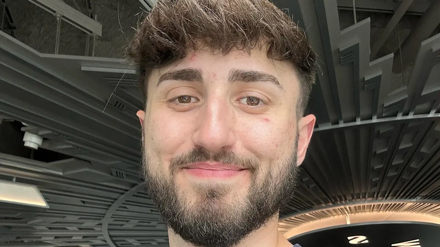 Davide Patron, the teacher famous on social media for his "English ...