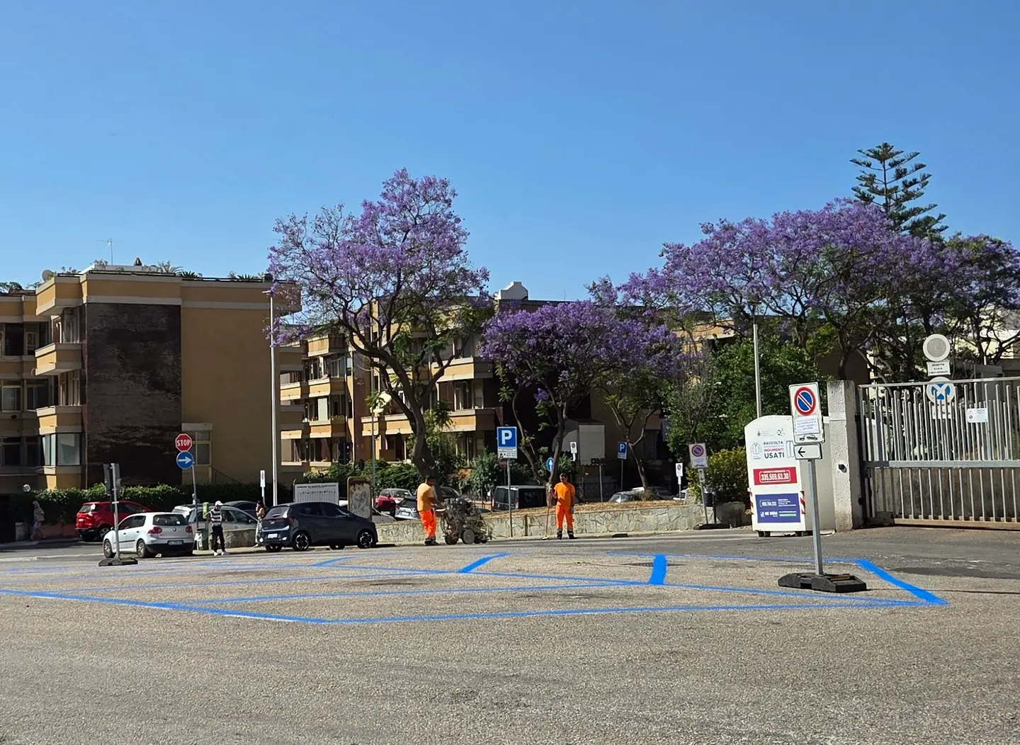 New blue parking lines in Via Turati allow fines for illegal parking ...