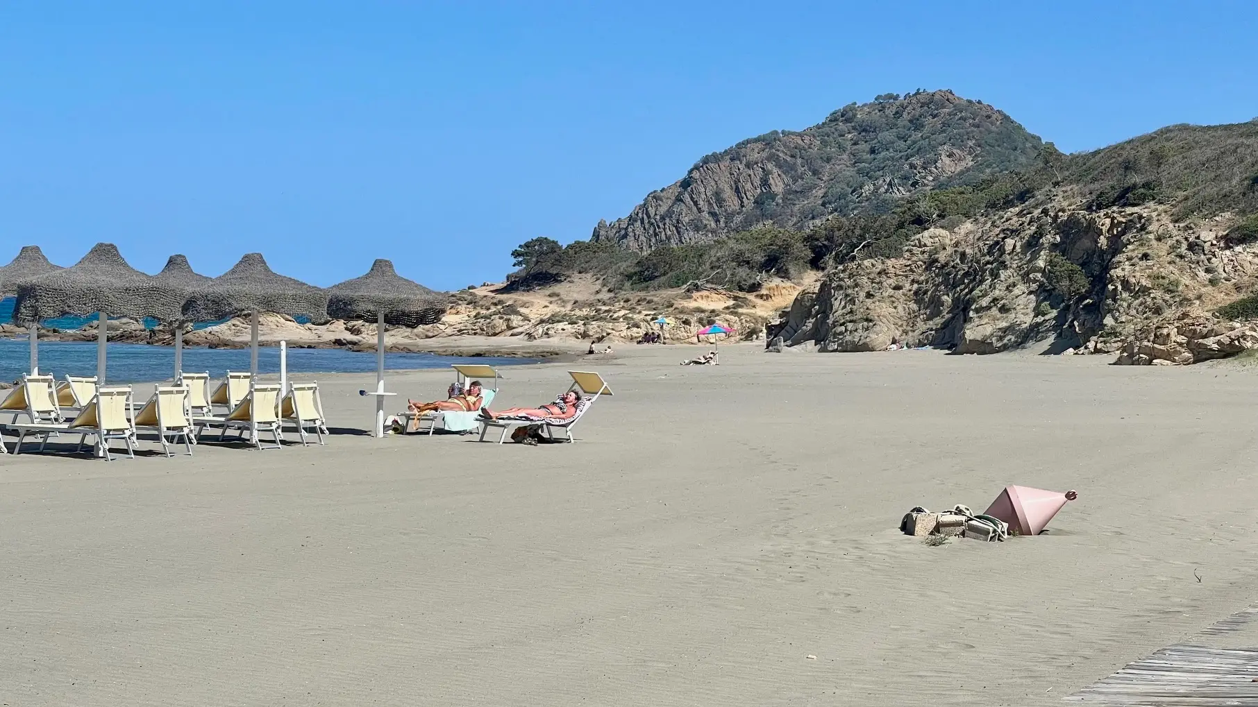 Muravera, lo spettacolo di Feraxi: spiaggia più larga di trenta metri