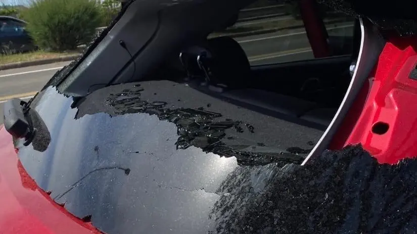«Car window smashed with a baseball bat in Cagliari: one thousand euros ...