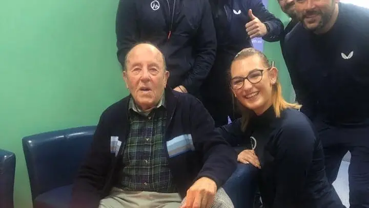 A 94 anni ancora in palestra: l’Inghilterra celebra “Super Mario” Sanna ...