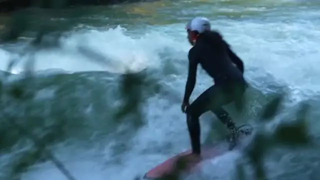 A Monaco torna il surf fluviale sulle onde dell'Eisbach - L'Unione Sarda.it
