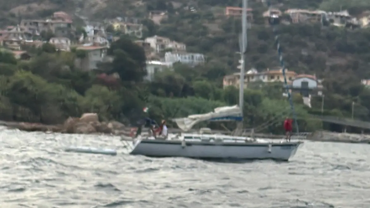 Santa Maria Navarrese, barca a vela in avaria: la Guardia Costiera ...