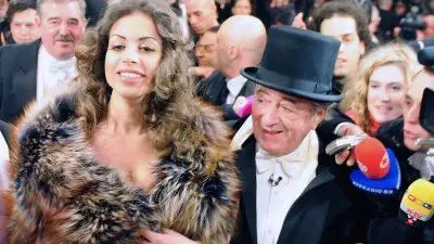 Ruby arriva al ballo in anticipo e spiazza fotografi e giornalisti - L ...