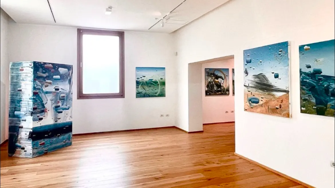 Oristano, la mostra di Pastorello “Kolossòi” al Foro Boario chiude domenica