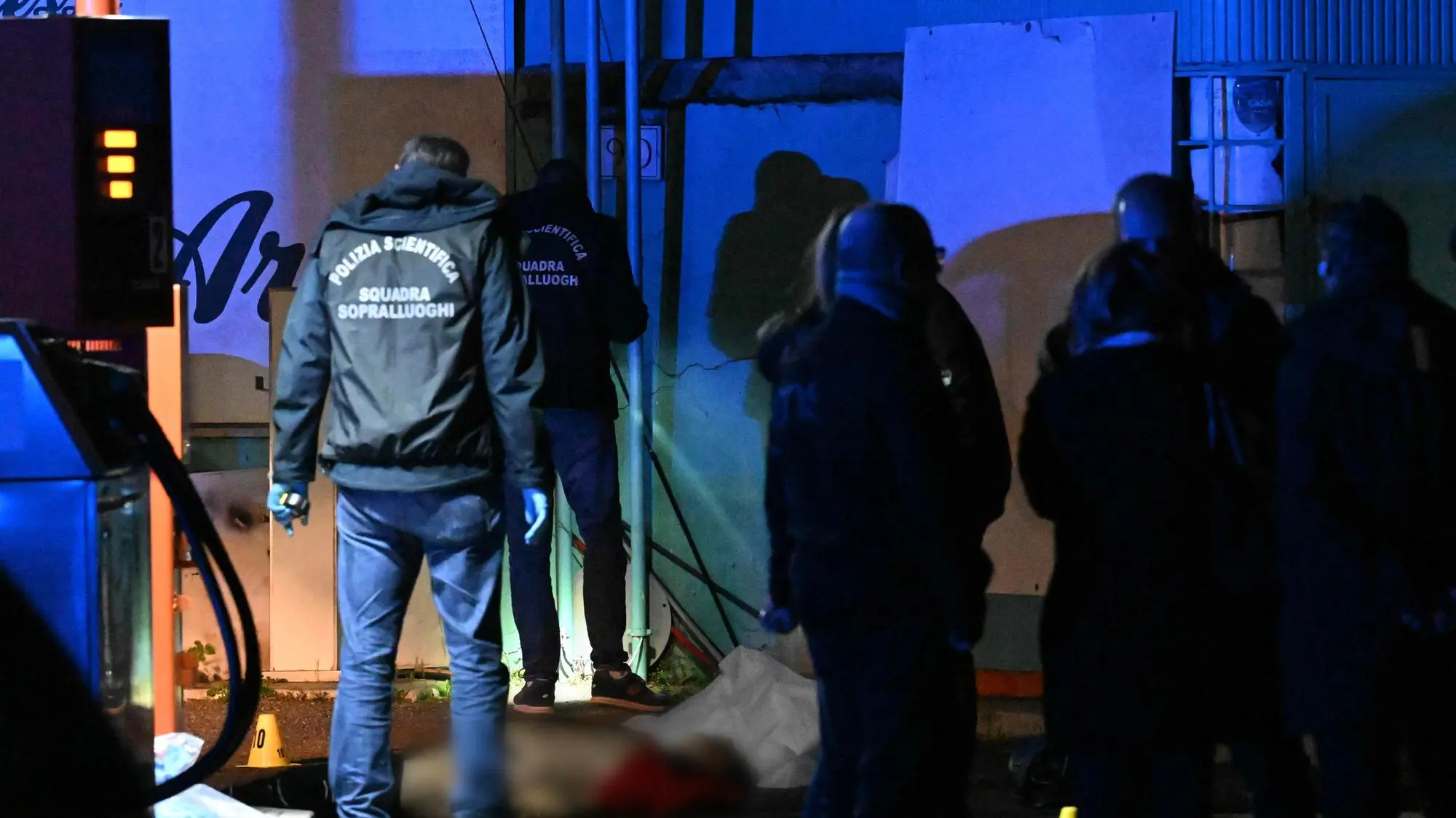 Street murder in Rome, a 51-year-old man killed in front of a petrol ...