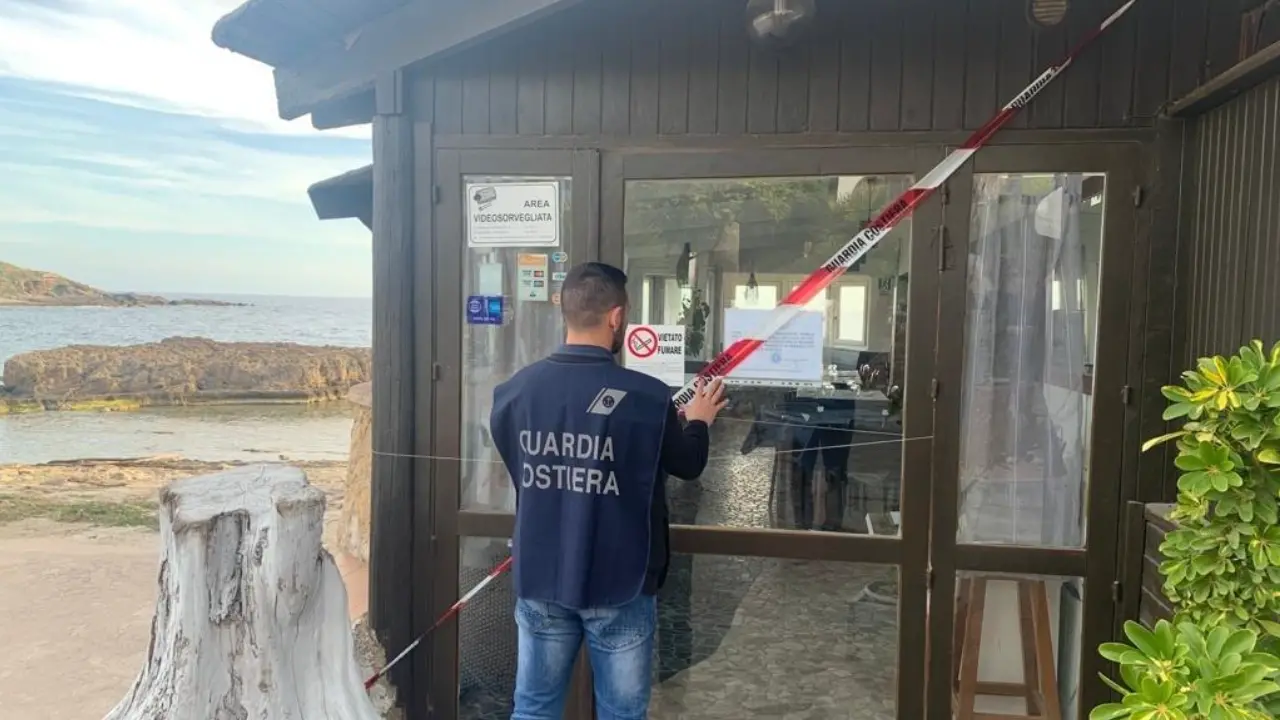 Alghero, sigilli a un chiosco e a un ristorante sul lungomare