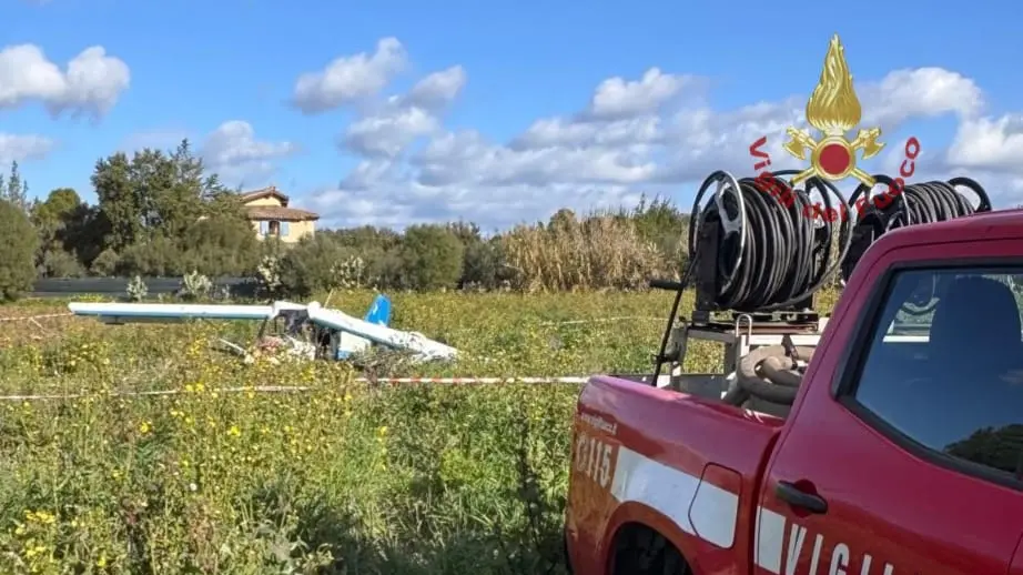 Ultraleggero precipitato nelle campagne a San Sperate: pilota in salvo