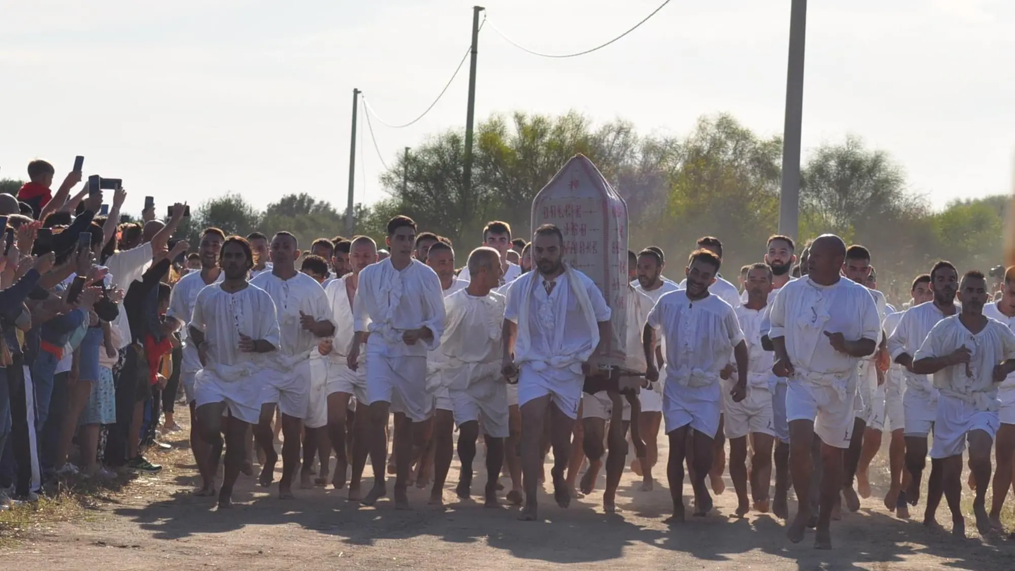 Cabras, si rinnova il rito della Corsa degli Scalzi: dove, come e ...