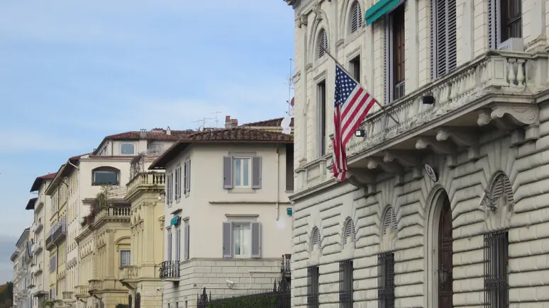 Molotov against the US consulate and Florence: 22-year-old arrested ...