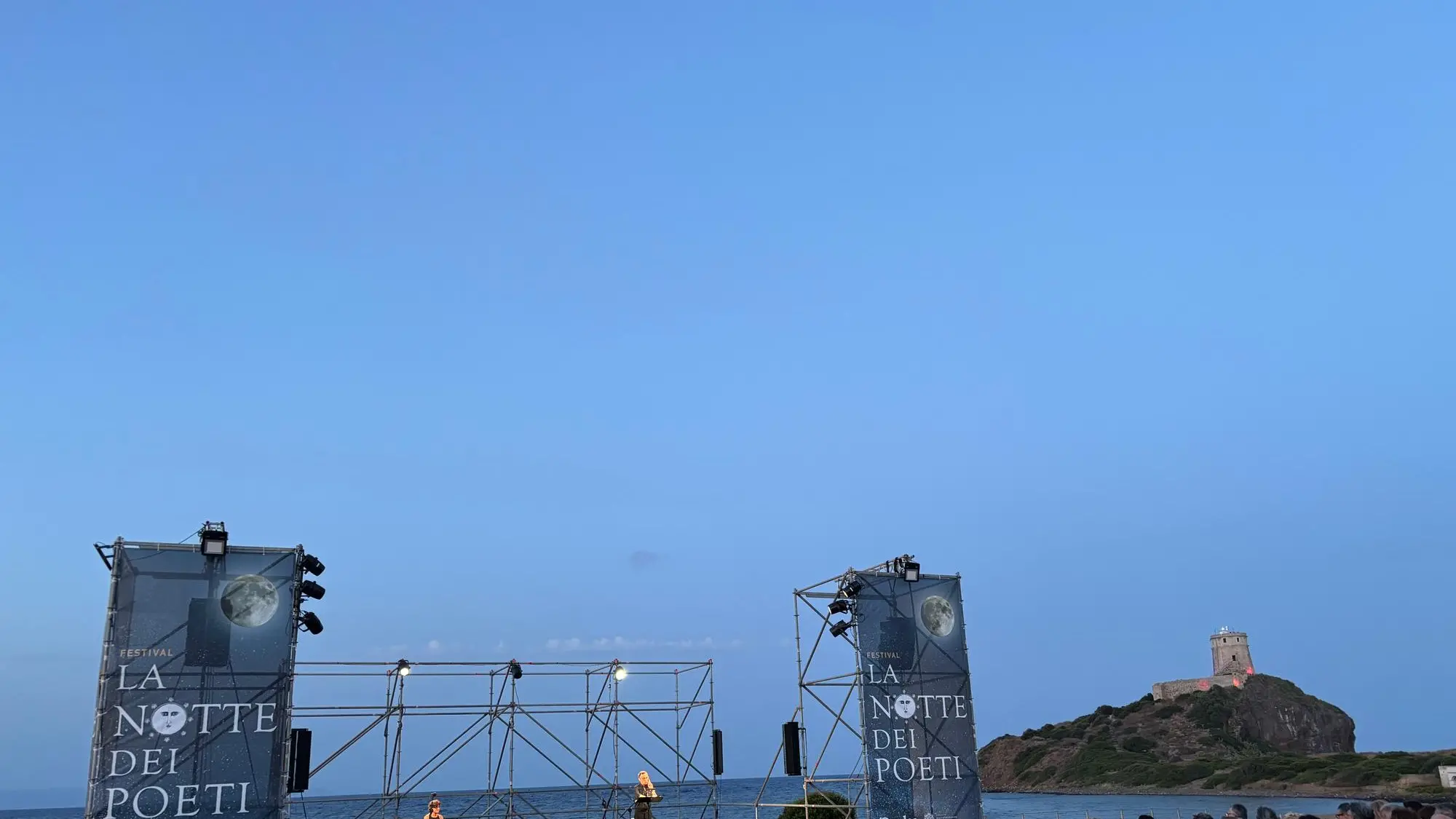 Valerio Aprea legge Sergio Atzeni, applausi per il tributo allo ...