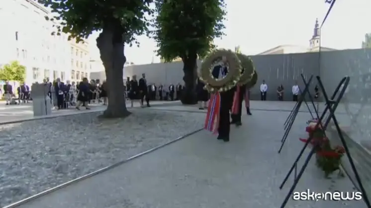 Strage di Utoya, la Norvegia rende omaggio alle 77 vittime - L'Unione ...