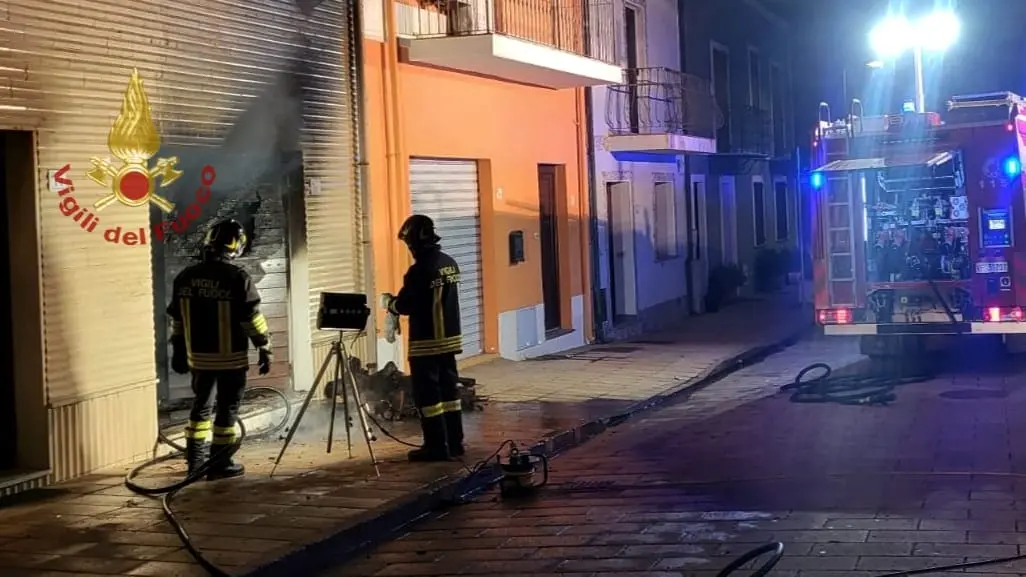 Incendio in una casa di Portoscuso, famiglia evacuata