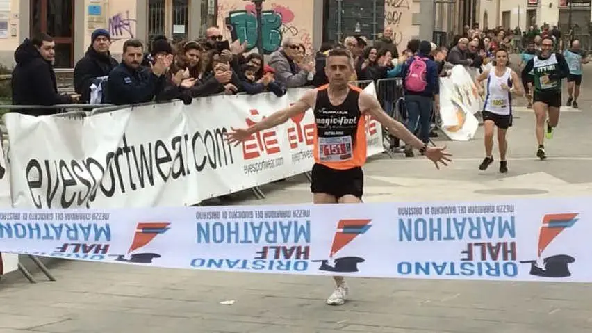Oltre 2.500 partecipanti alla mezza maratona di Oristano, vince ...