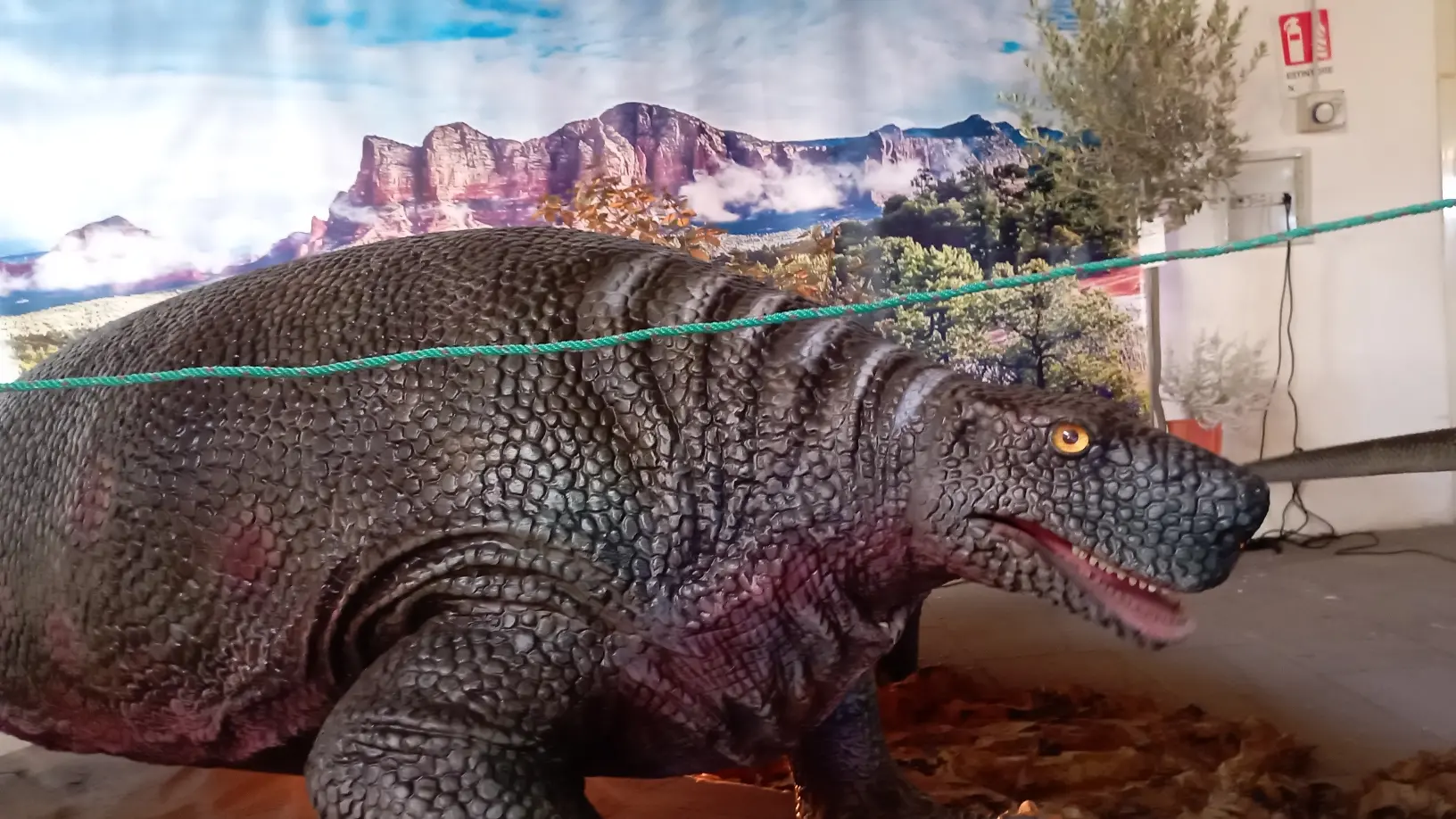 AlguerRex, May with dinosaurs in the former fruit and vegetable market ...