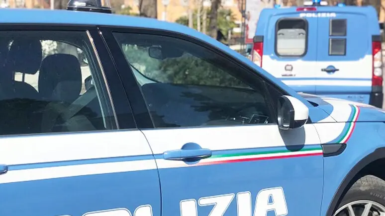 Milan ruft „Allah Akbar“ und greift drei Menschen mit dem Koran in der ...