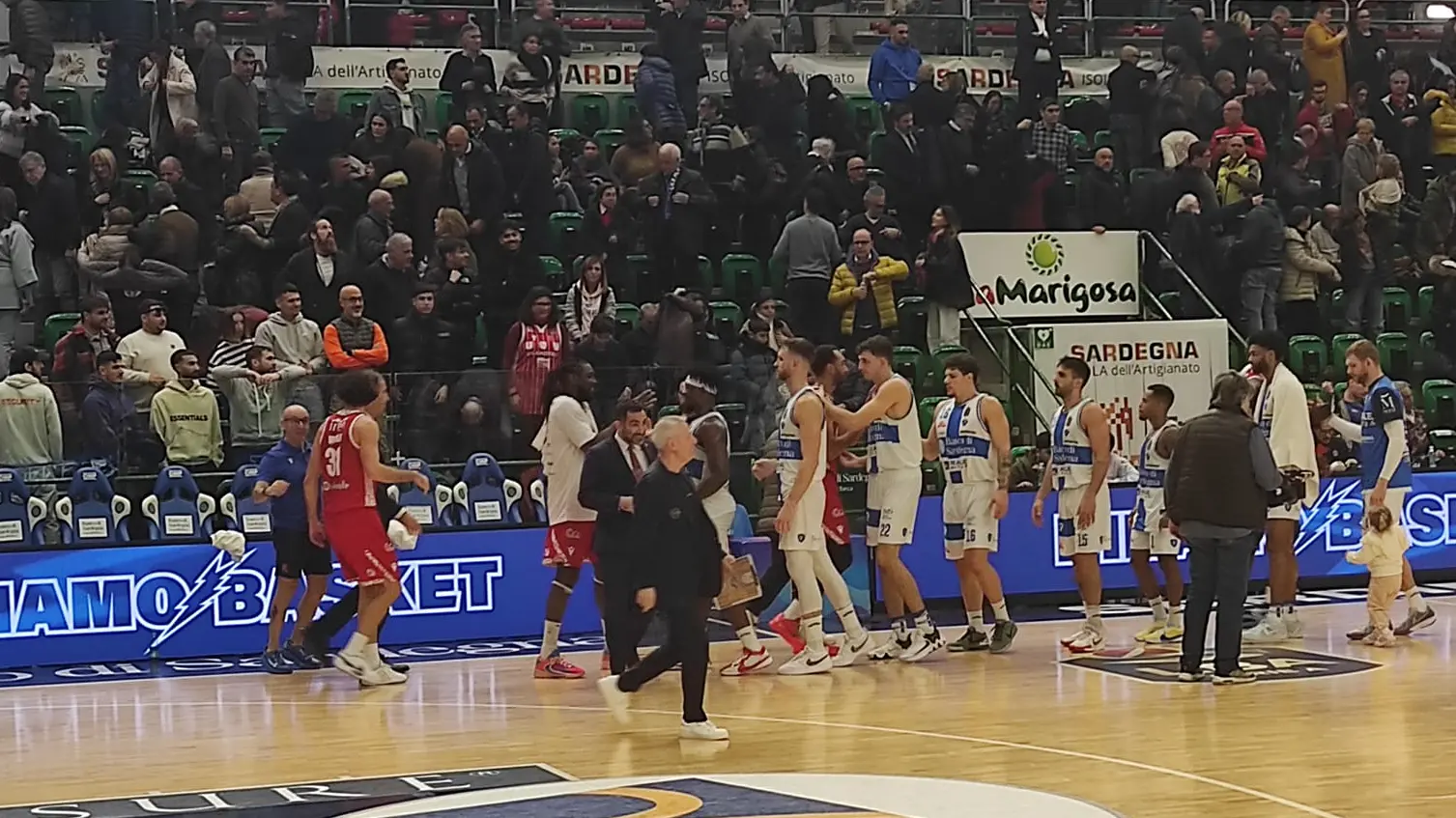 Basket, la Dinamo si fa superare in casa da Reggio Emilia: 72-79
