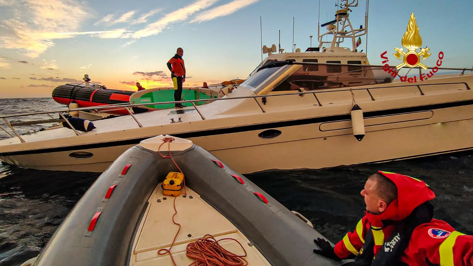 Barca di 14 metri rischia di affondare al largo di Geremeas Barca di 14 metri rischia di affondare al largo di Geremeas