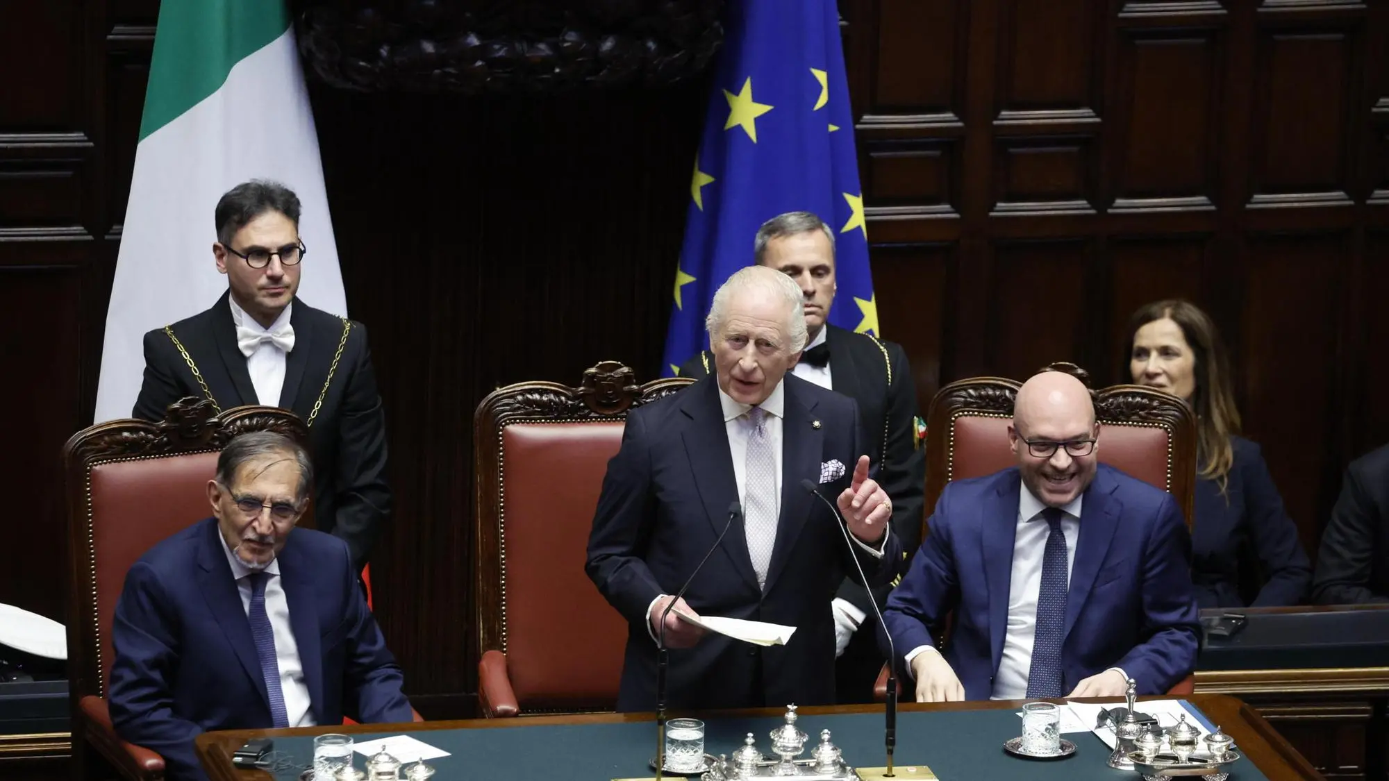 King Charles speaks (also) in Italian to the Chambers: «I hope I don't ...