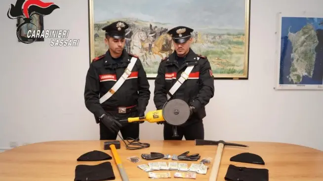 Safe Gang in Action in Olbia: Two Romanians Arrested