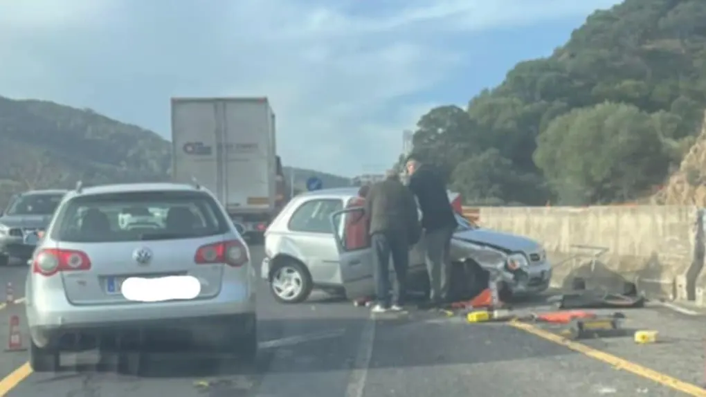Nuoro, a car crashes into the Anas construction site: two elderly women ...